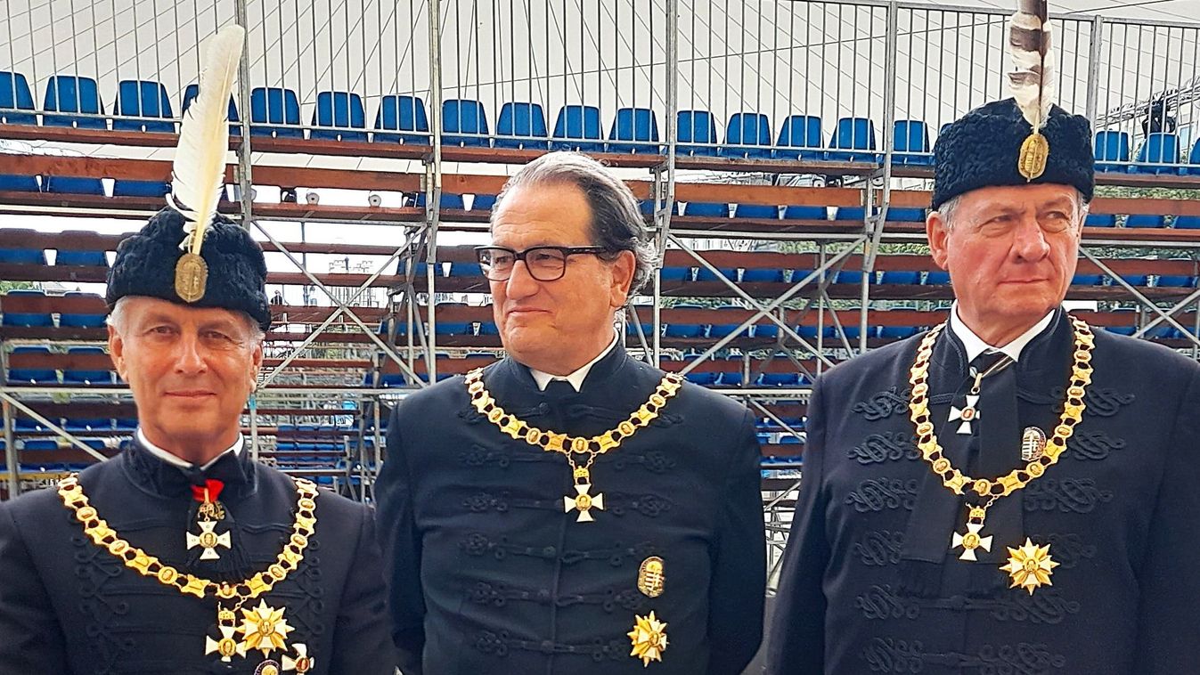 Major General Imre Reviczky was posthumously awarded the title of Vitéz ...